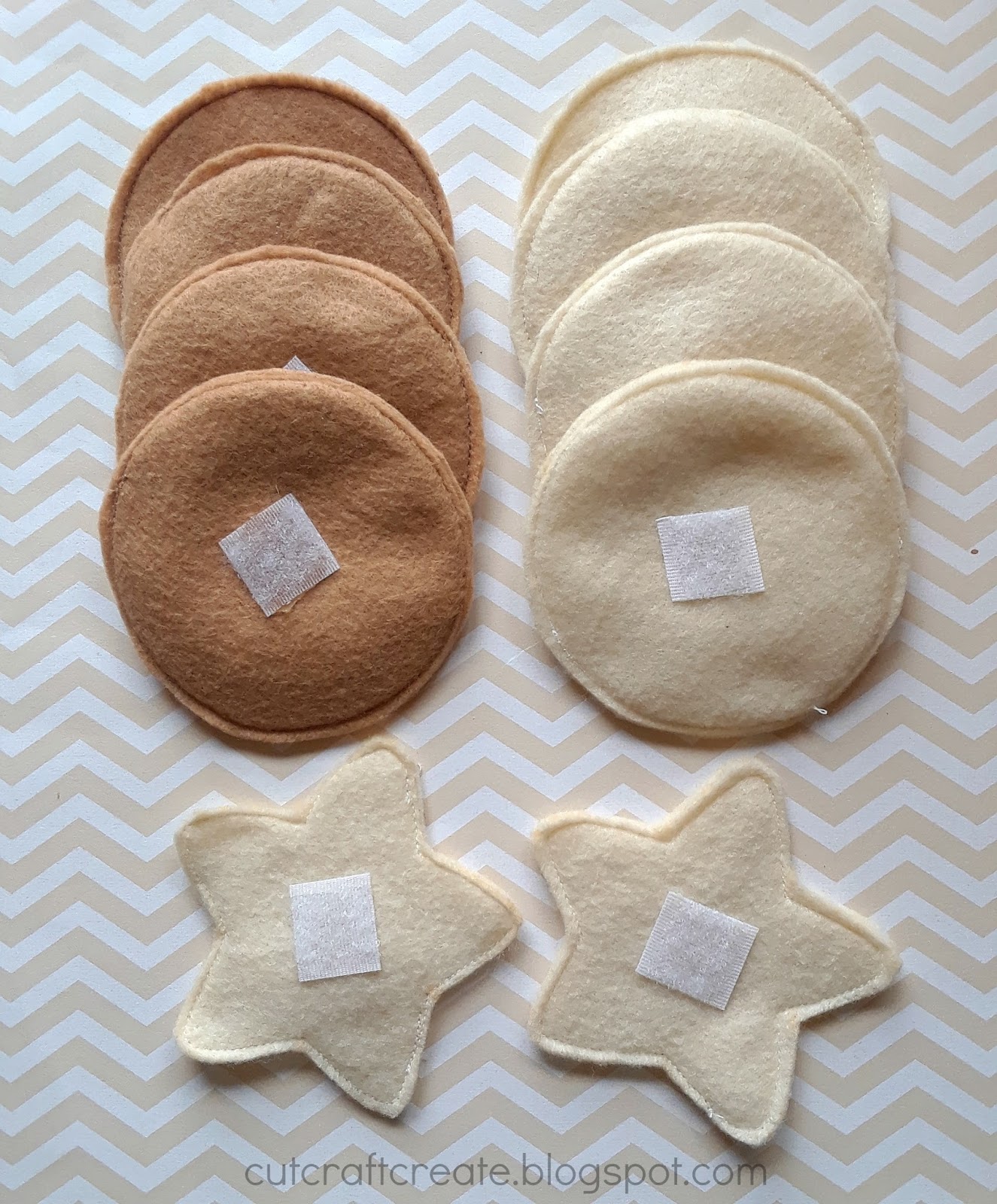 Cut, Craft, Create: Interchangable Top Felt Cookies [tutorial]