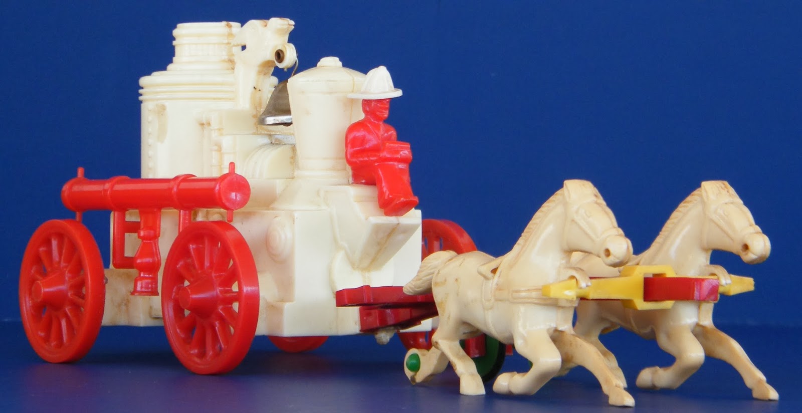 Toys and Stuff: Hardy Plastic Fire Engine white-red HP