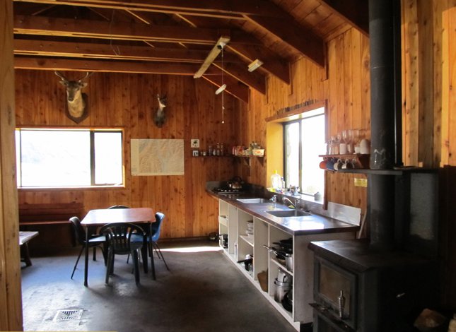 Tramping/hiking in New Zealand: Macaulay Hut