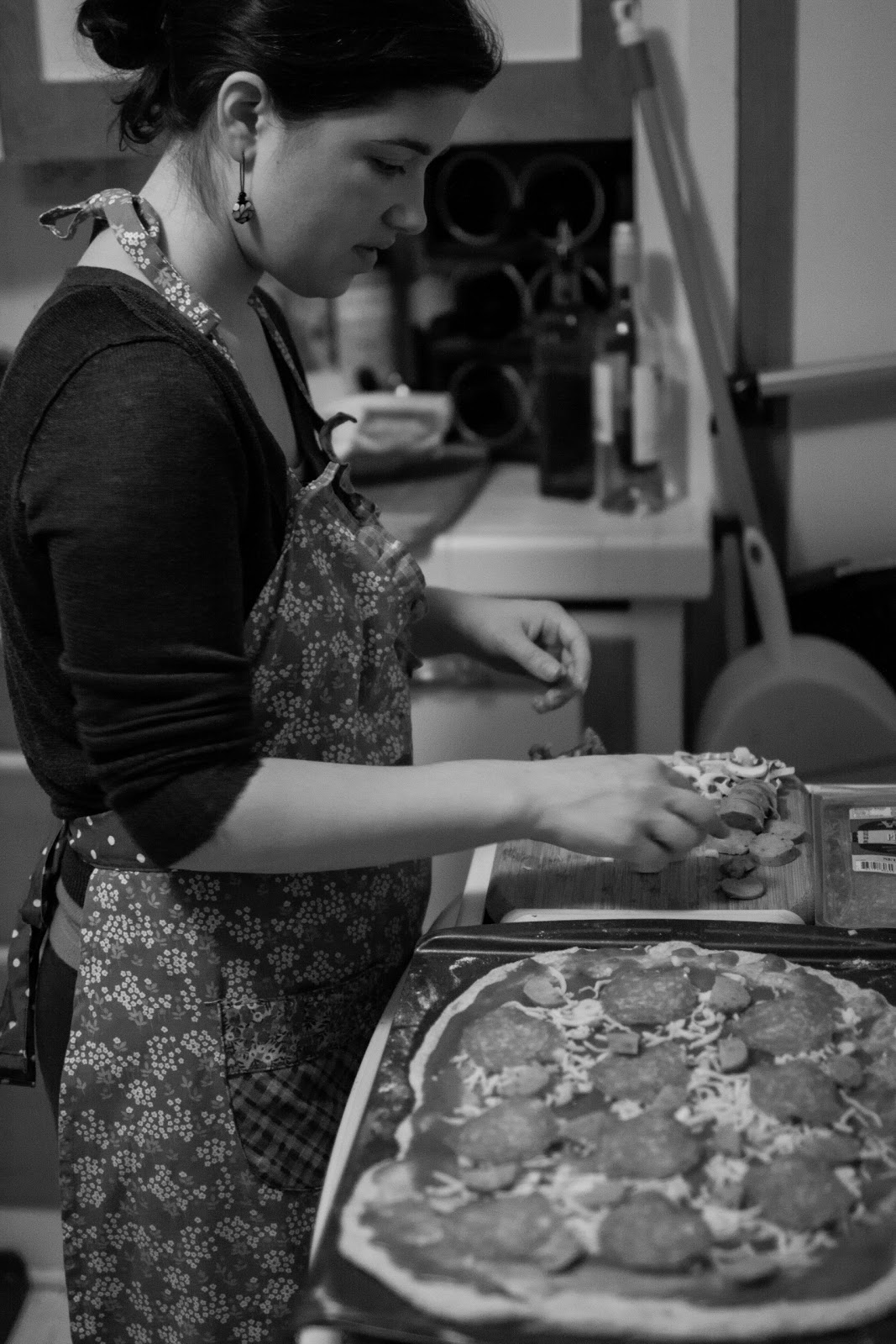 simple & amazing: The Food Matters Project: Mostly Whole Wheat Pizza