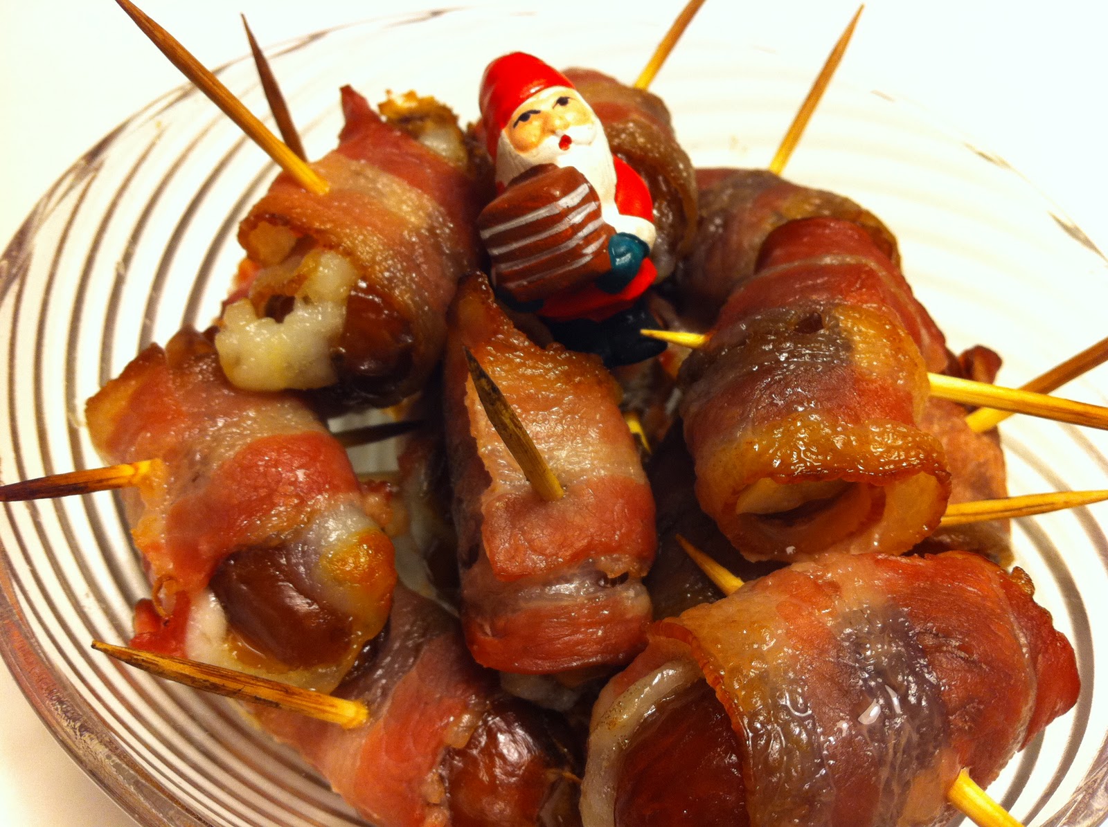 Getostfyllda dadlar med bacon - Matochbakverkstan