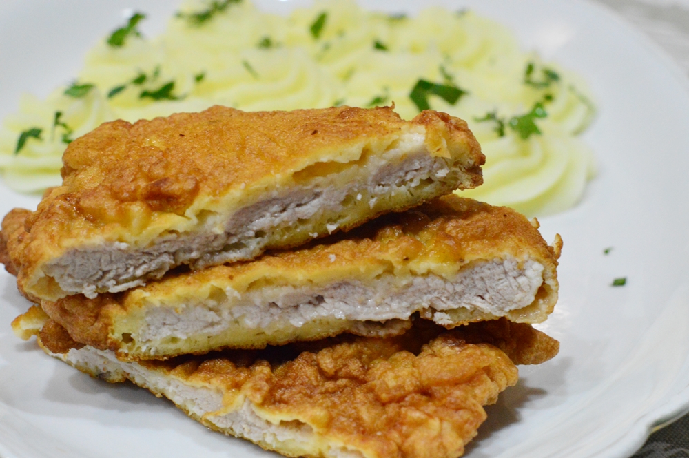 Snitel de porc in aluat - CAIETUL CU RETETE