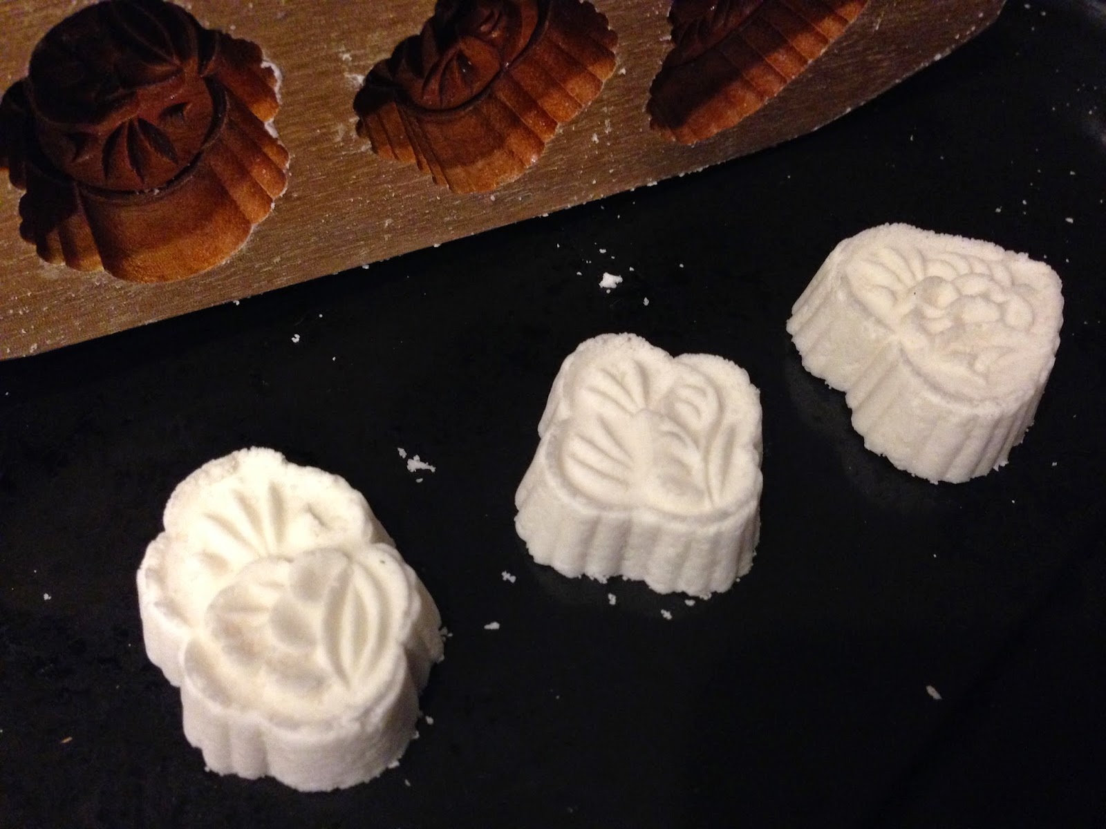 The Spices Of Life . . .: Bánh Phục Linh (Tapioca Cookies)