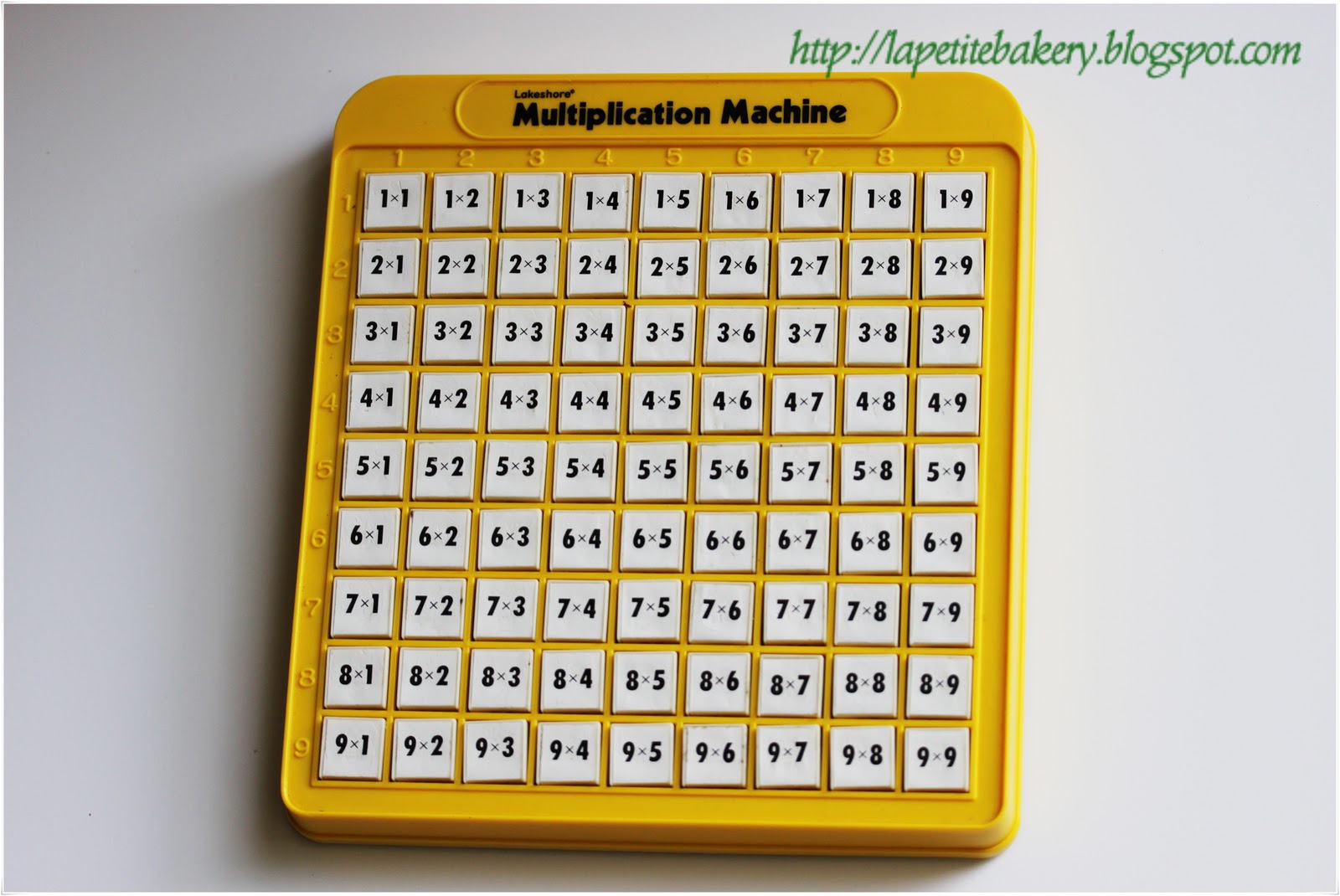 La Petite Bakery: 구구단 쉽게 외울 수 있게 도와주는 기구- Multiplication Machine