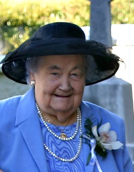 granny | the linen cloud