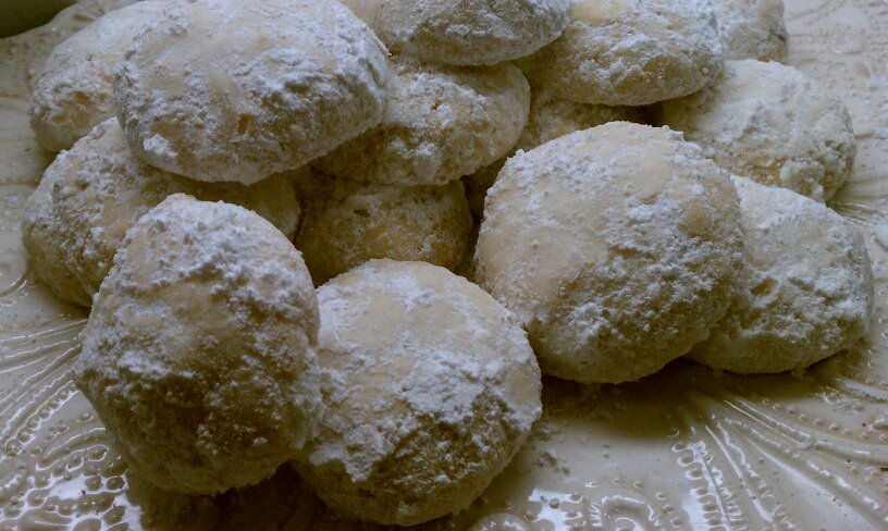 The Farmhouse Porch: Farmhouse Porch Walnut Meltaway Cookies