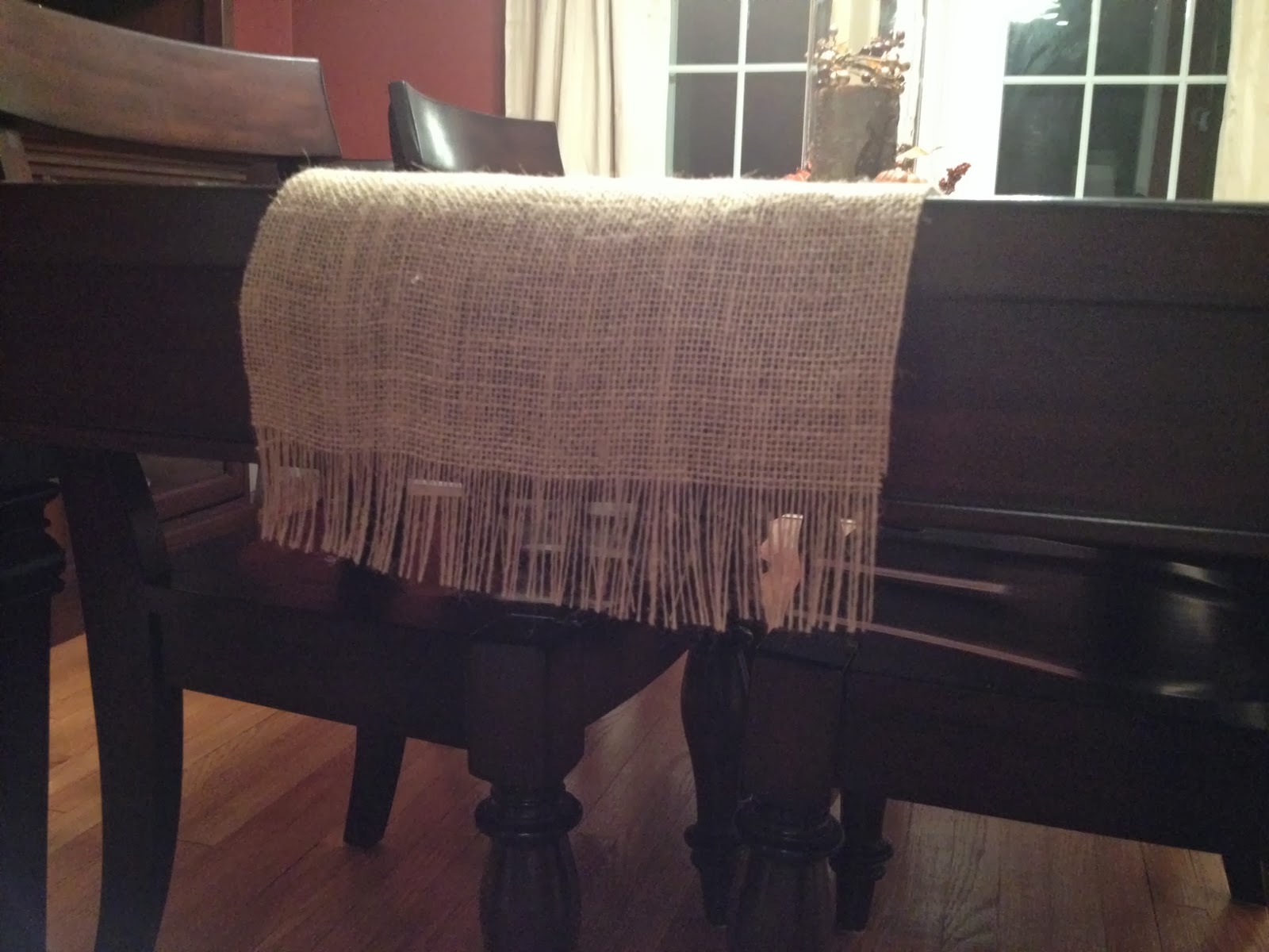 Two It Yourself: Fall table decorations on a burlap runner