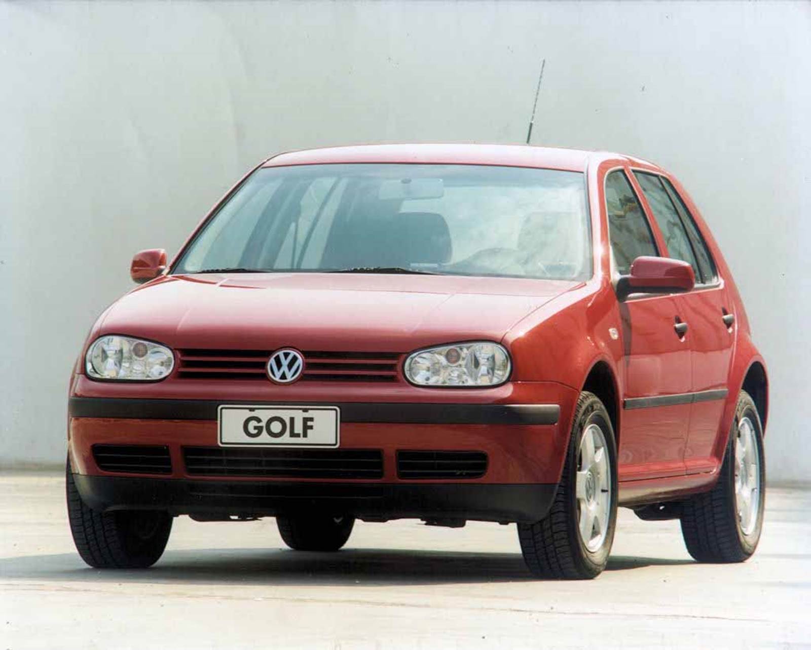 volkswagen-golf-2001-1-6-ea-111-fotos-e-ficha-t-cnica-car-blog-br