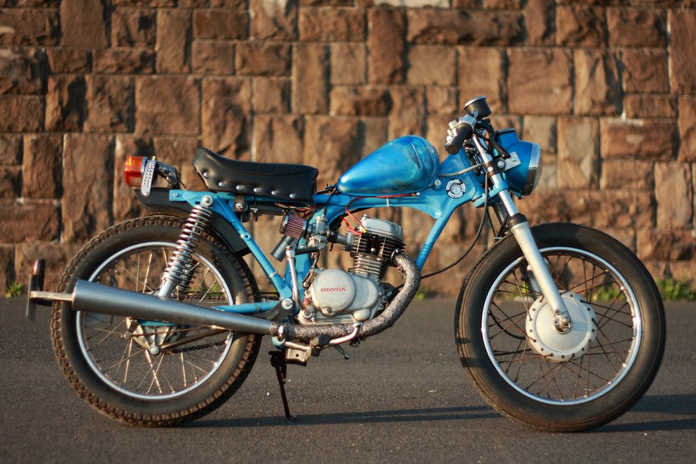 STRANGER BLOG: HONDA BOBBER CB50 FROM BURRITO BROS