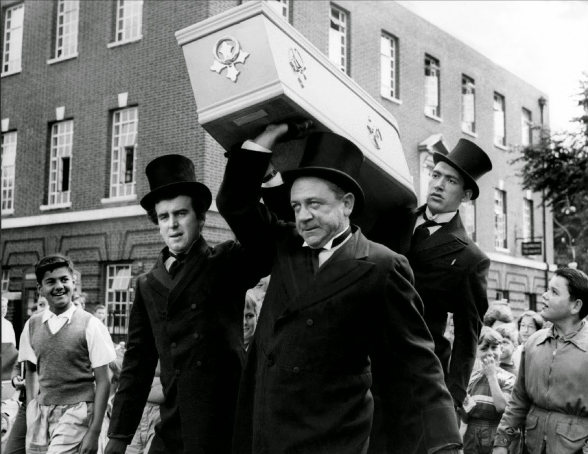 Mes Images: Pourquoi un 'croque-mort' s'appelle ainsi