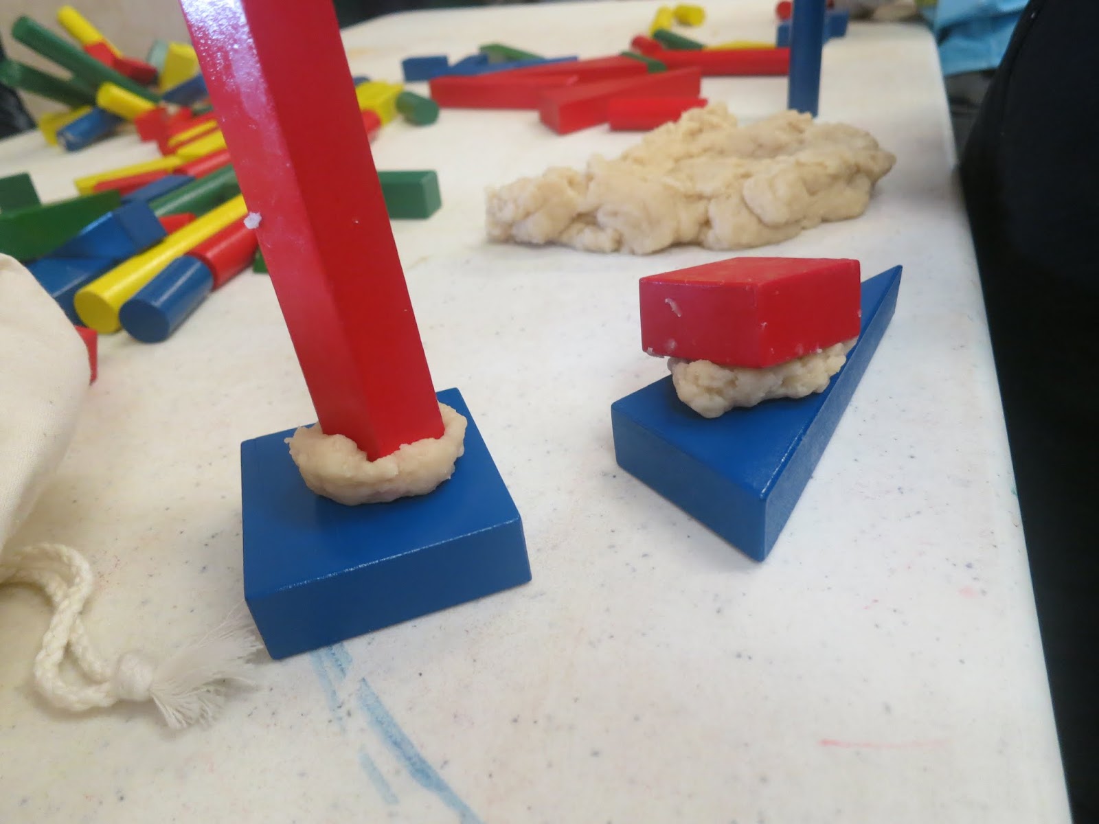 WonderWorks: Blocks + Playdough : library makers