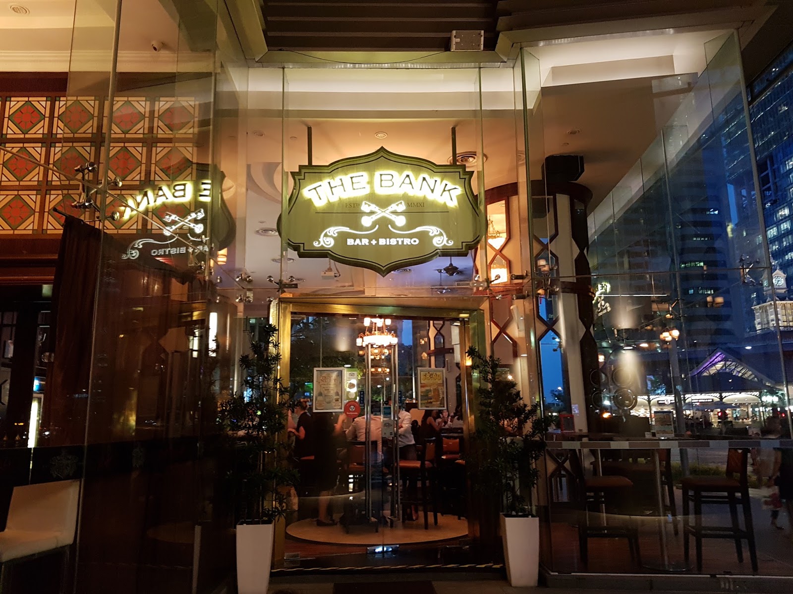 Freshapple: The Bank Bar and Bistro