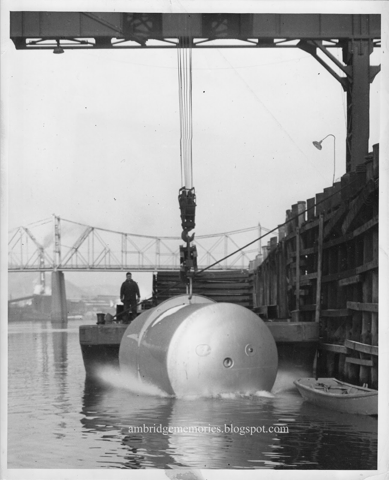 Ambridge Memories: American Bridge Co. testing Army gun containers