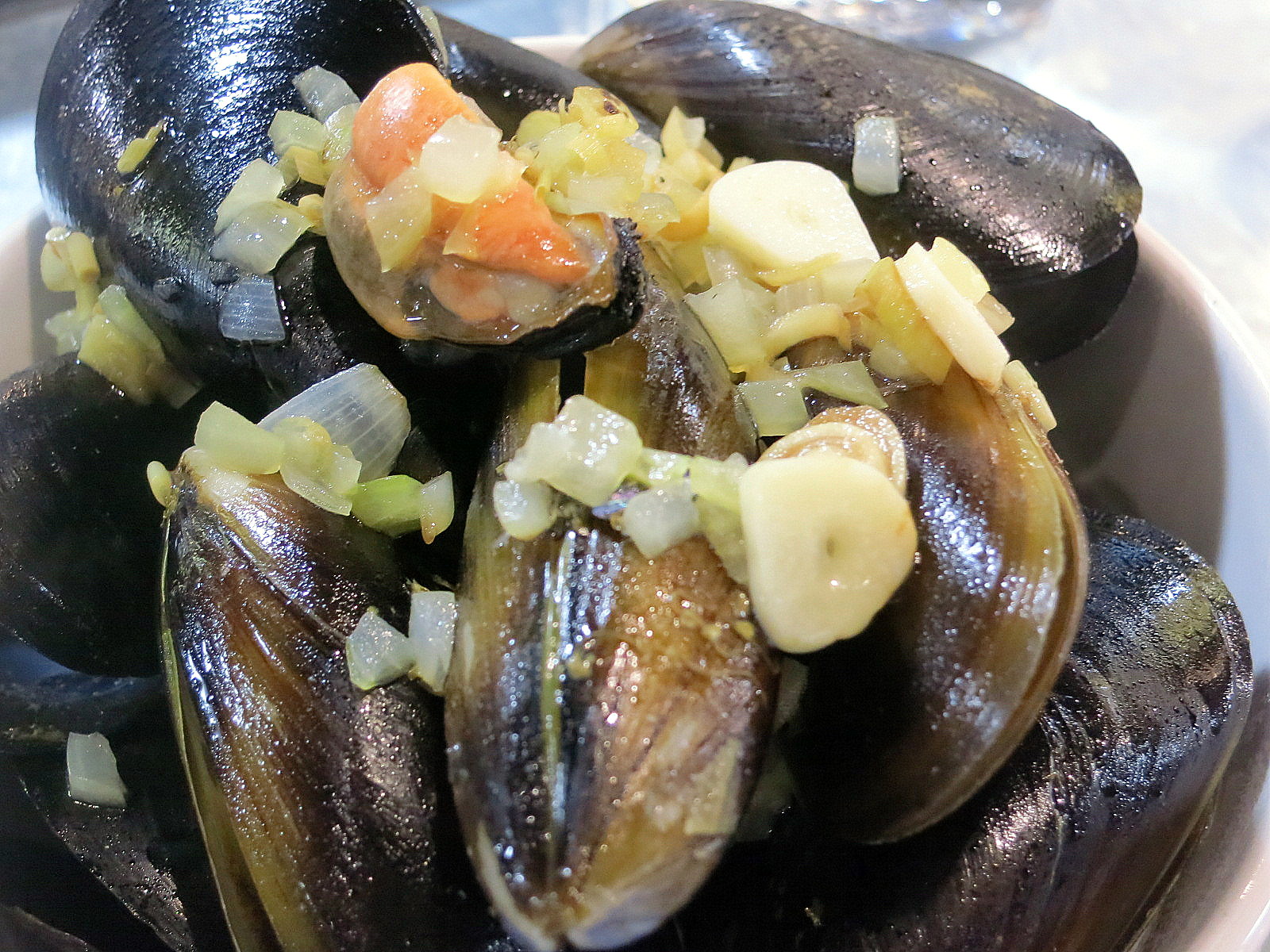 Boston Bay mussels (RM32 for 400 grams), cooked live. Beautiful, as ...