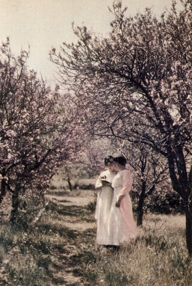 Vintage Fashion in Autochrome – Stunning Portraits of Women in Dresses ...