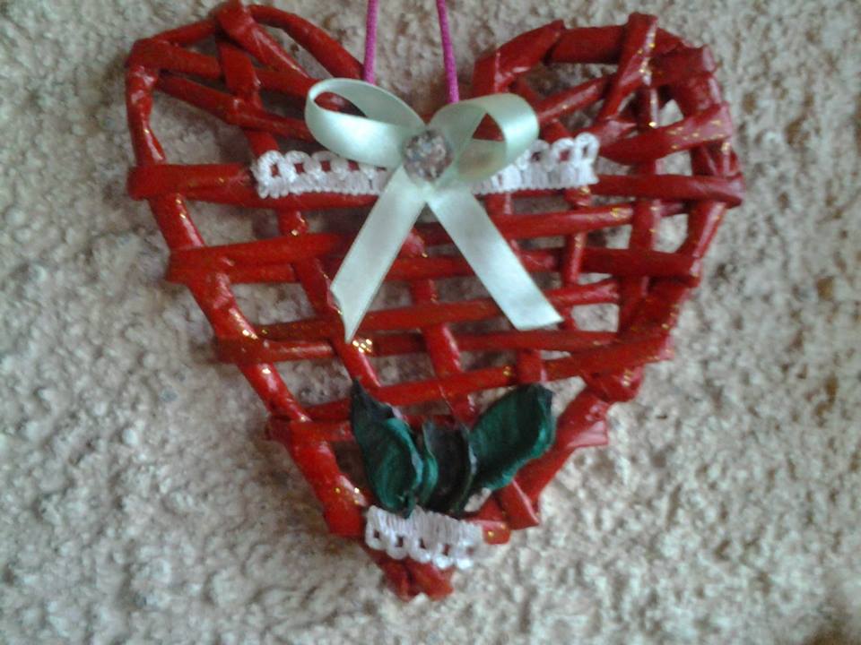 Mi Rincòn Creativo: Corazones Decorativos en Falso Mimbre