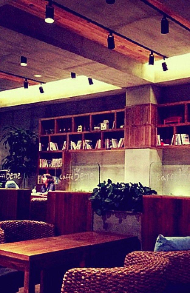 Coffee shops in Seoul,Korea: Caffe bene in Seoul