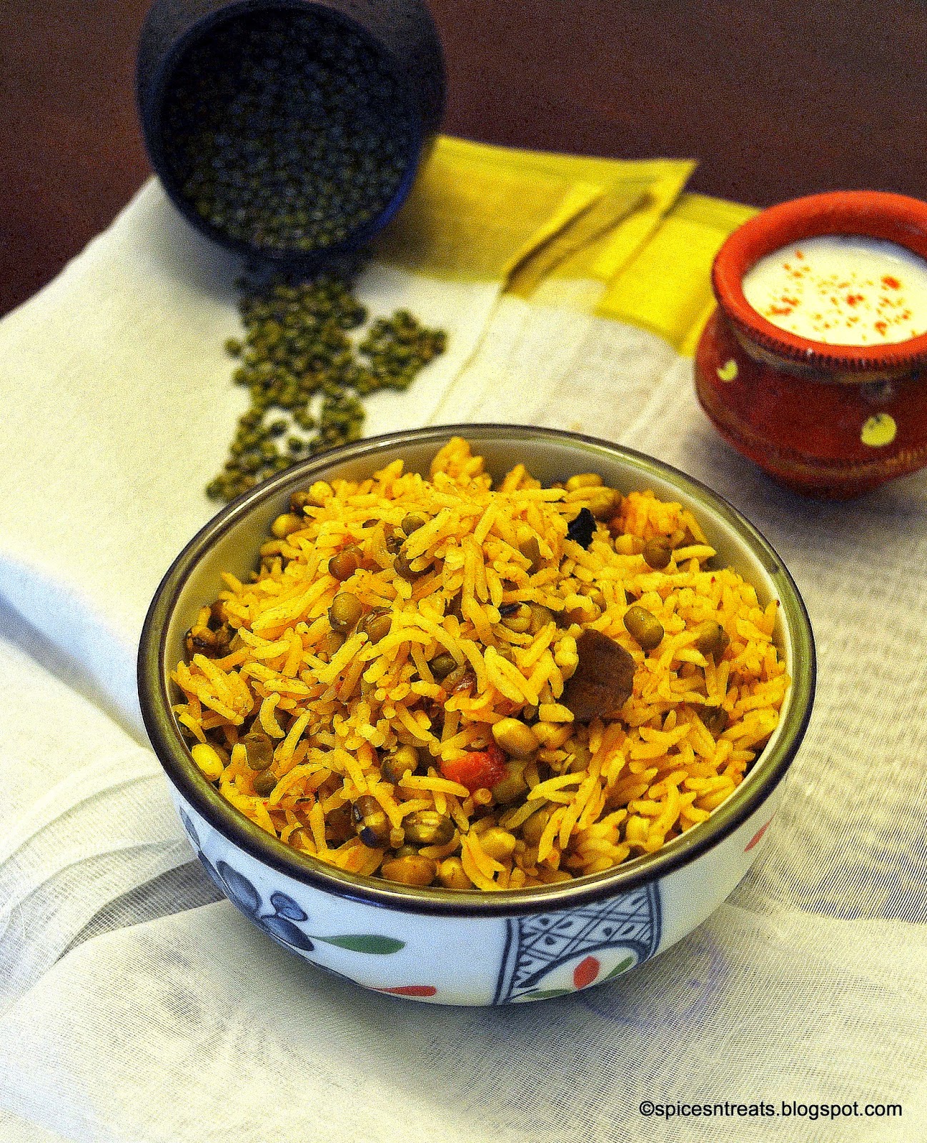 Spices and Treats: Mung Pulao aka Pacha Payar Pulao