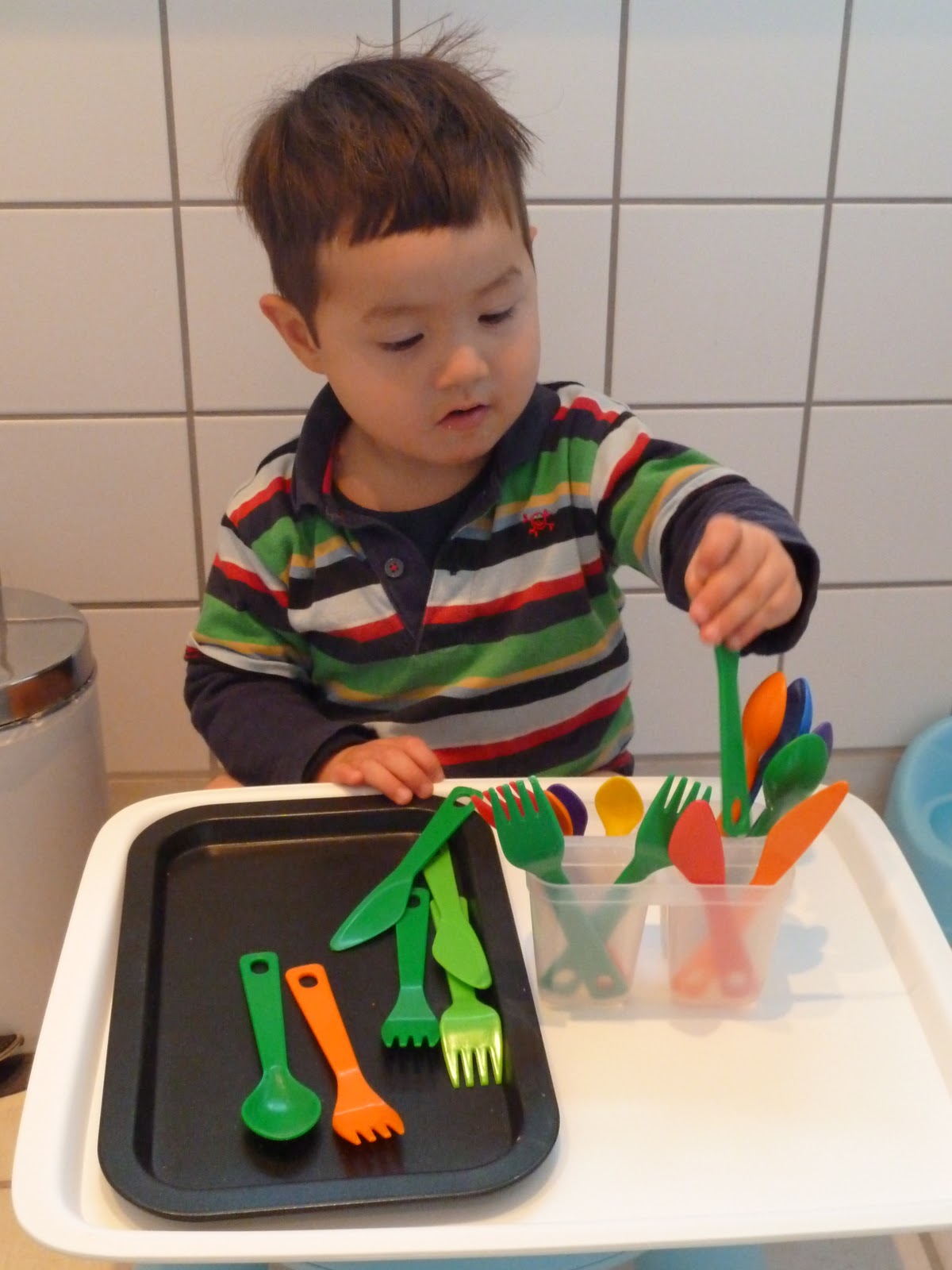 Family FECS: Montessori Activity: Sorting Cutleries