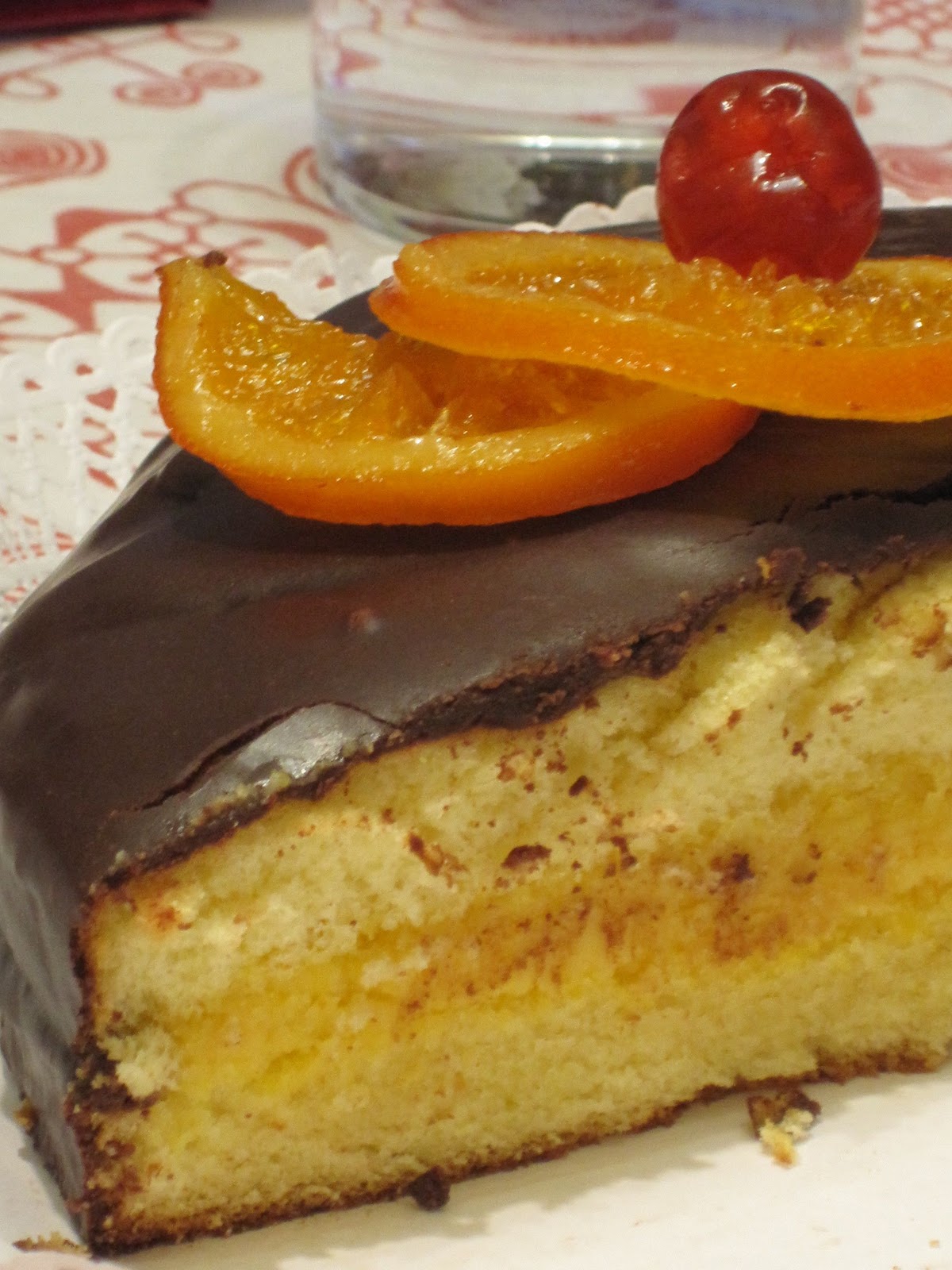 El plat blanc: PASTÍS DE XOCOLATA AMB CREMA DE TARONJA (ORANGE CURD)