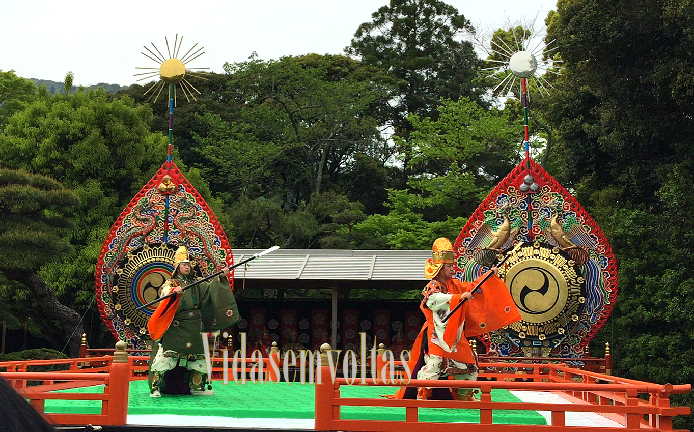 Kagura, ritual xintoísta sacro artístico de oferenda aos deuses
