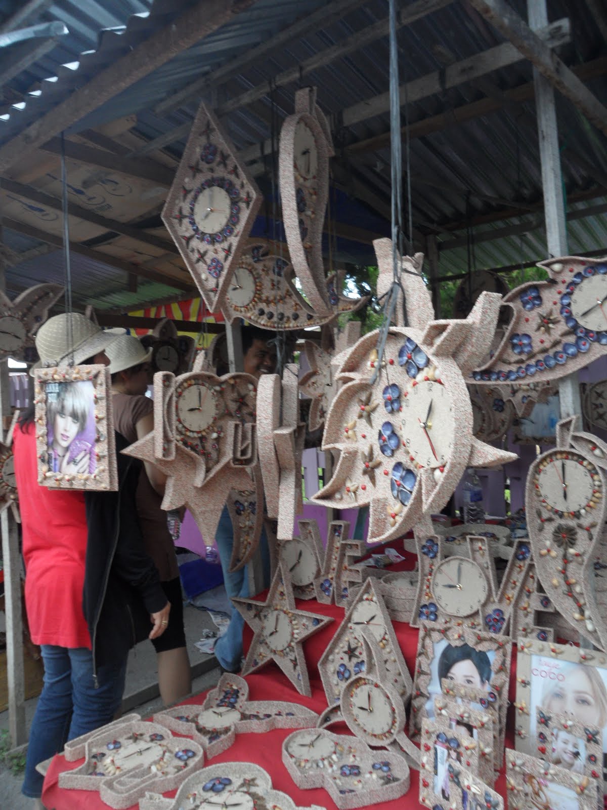 Luvs life too much to lose out!: Serikin - Indonesian Border Market ...