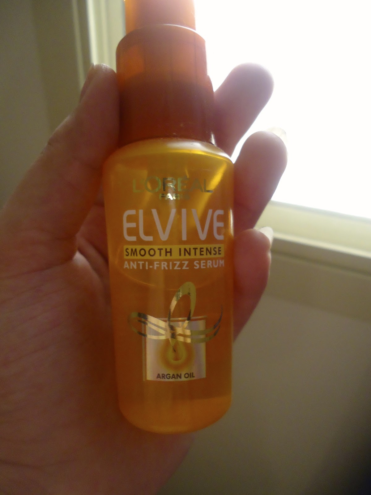 .: Loreal Elvive Smooth Intense Anti Frizz Serum....