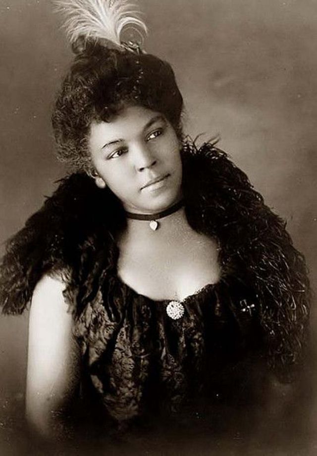 26 Stunning Vintage Studio Portraits of Women of Color From the ...