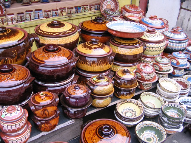 Ellis Shuman Writes: The Beauty of Bulgarian Ceramics