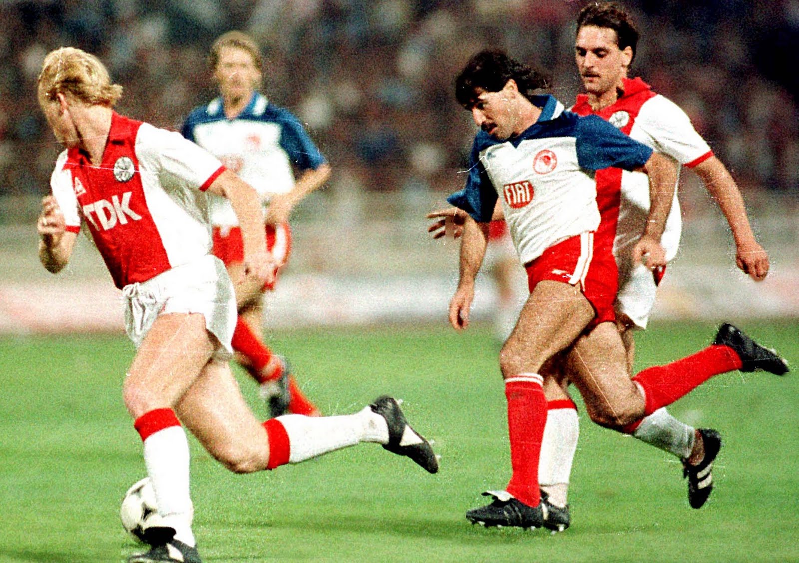 legend7histories: ΟΙ ΔΕΥΤΕΡΕΣ ΕΜΦΑΝΙΣΕΙΣ ΤΟΥ ΘΡΥΛΟΥ