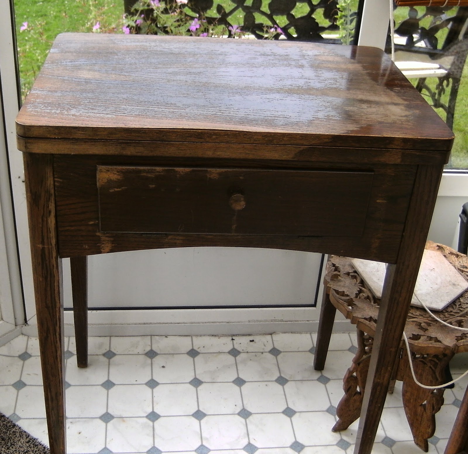 Granny's Button Box: Singer 201 Sewing Machine Table Makeover