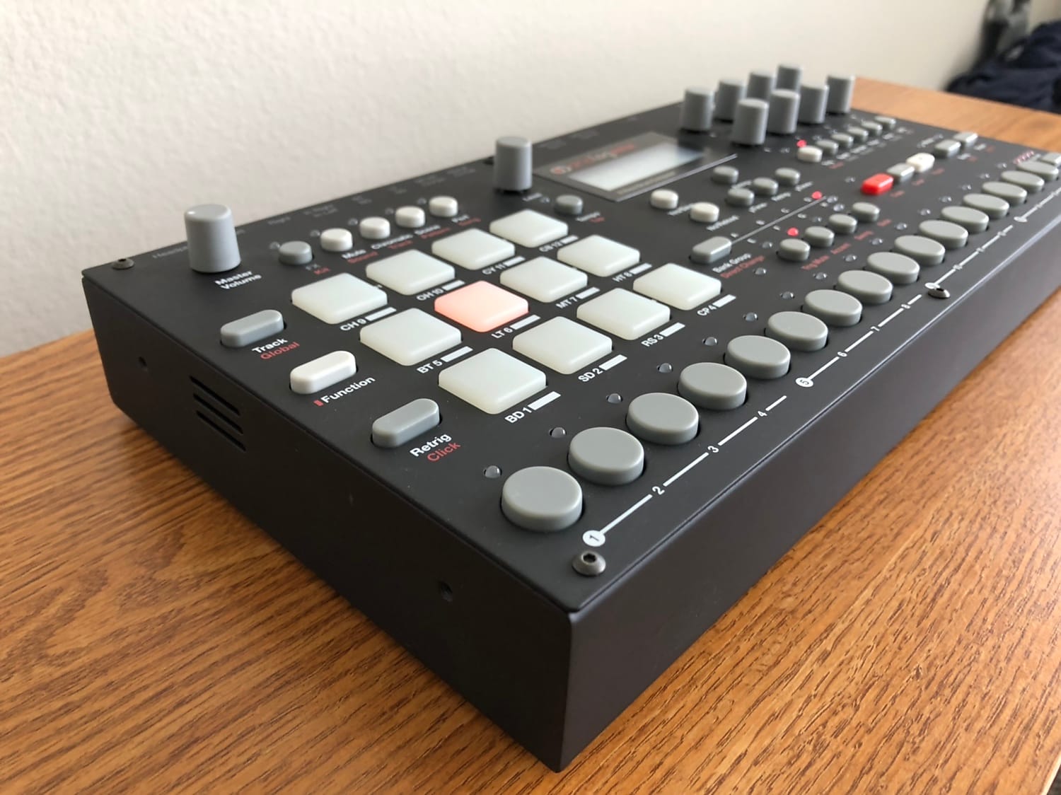 MATRIXSYNTH: Elektron Analog Rytm Analog & sample Drum Machine