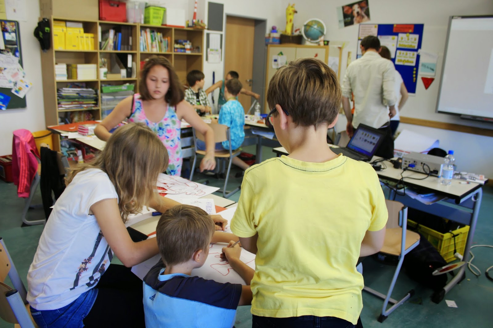 Stromkasten-Styling: Der zweite Projekttag an der Ellef-Ringnes-Grundschule