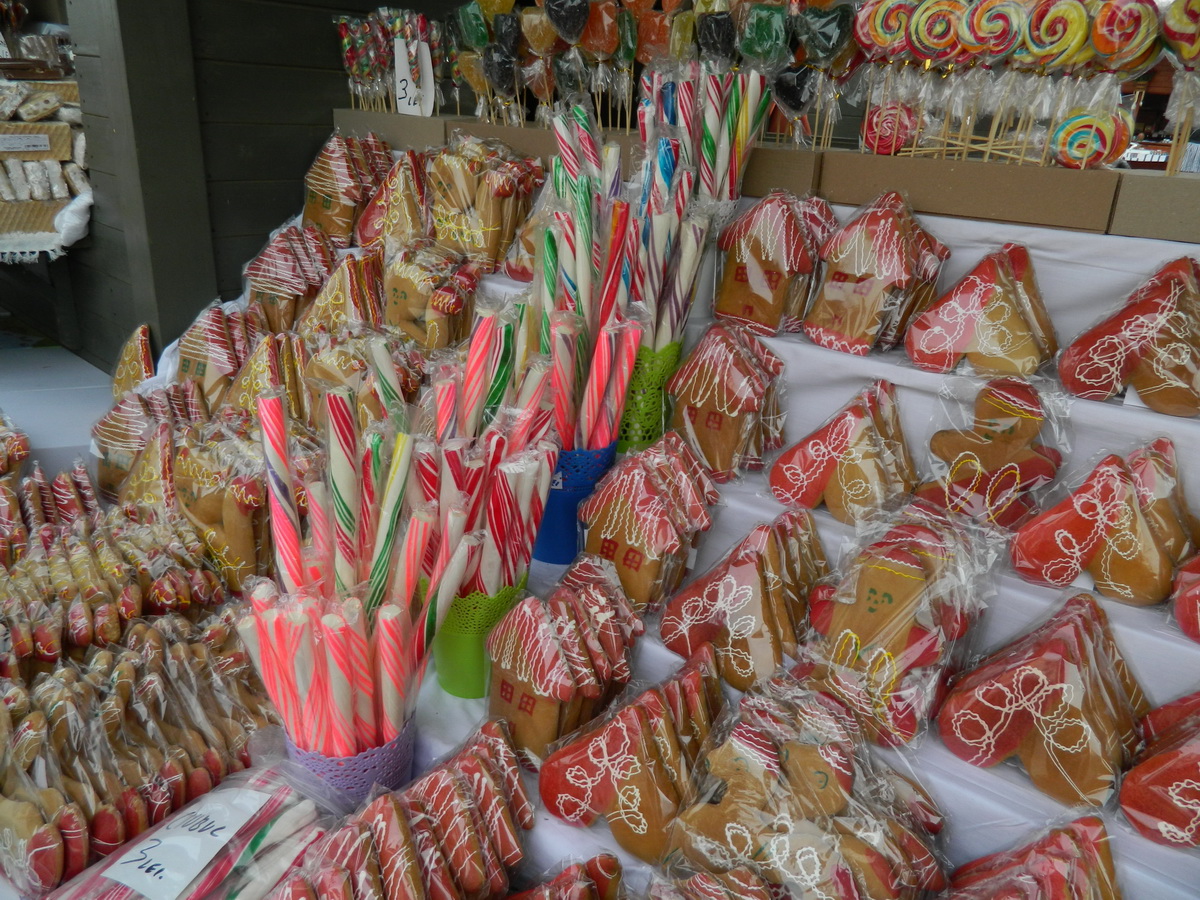 LA MULTI ANI, ROMANIA!: Dulciuri colorate