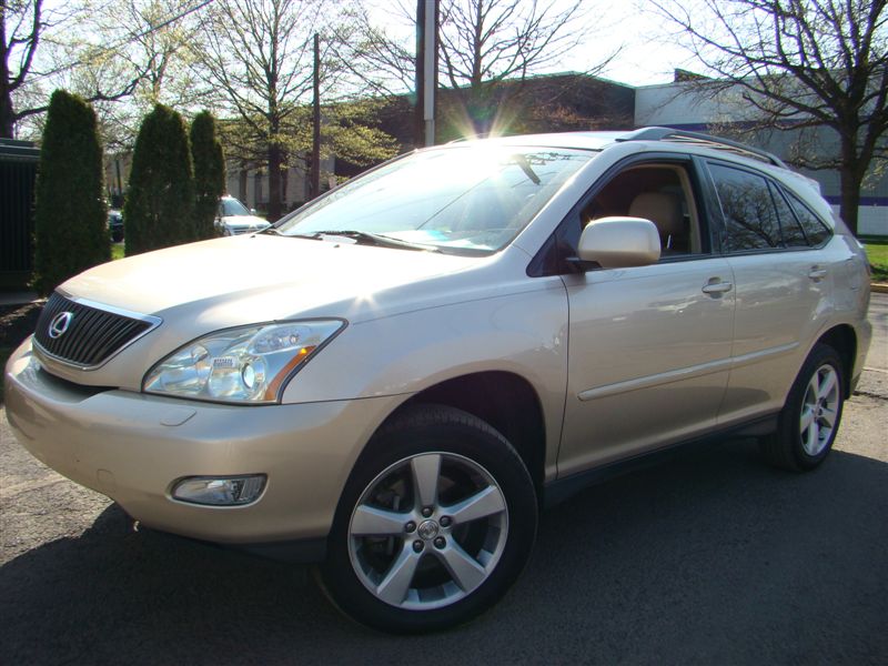 Car 7: Lexus RX330 Ready to Race