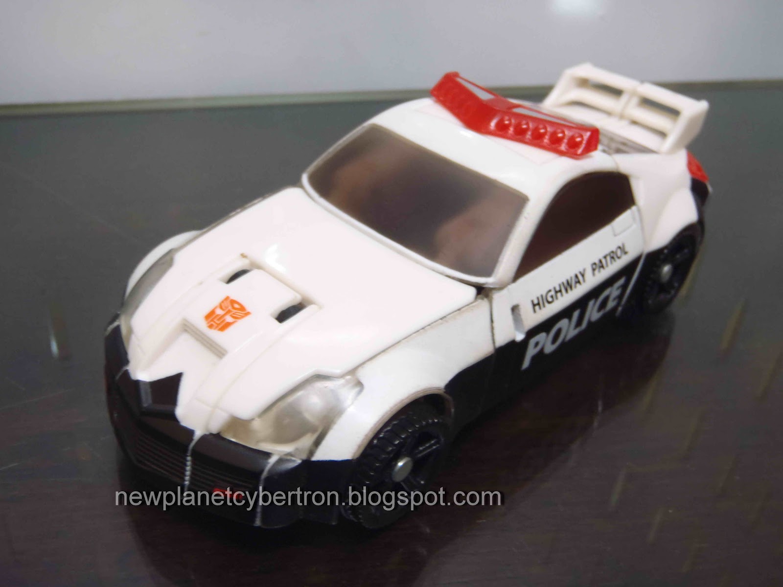 New Planet Cybertron: Transformers Review: Prowl (Universe Deluxe)