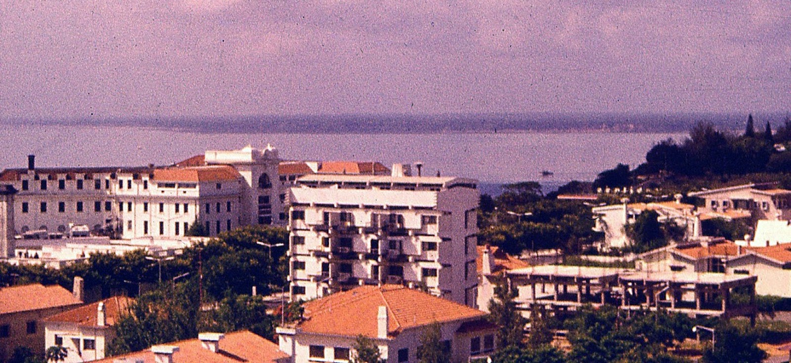 Prédio do Sheik do meio dos anos 60 na Polana. Esposa de Prometheus de ...