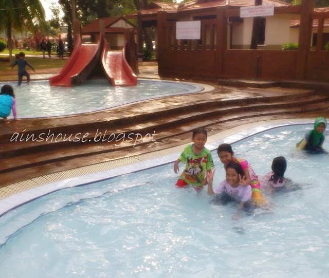 CHEQ AIN: ~~Merdeka Beach Resort, Pantai Merdeka, Kedah~~