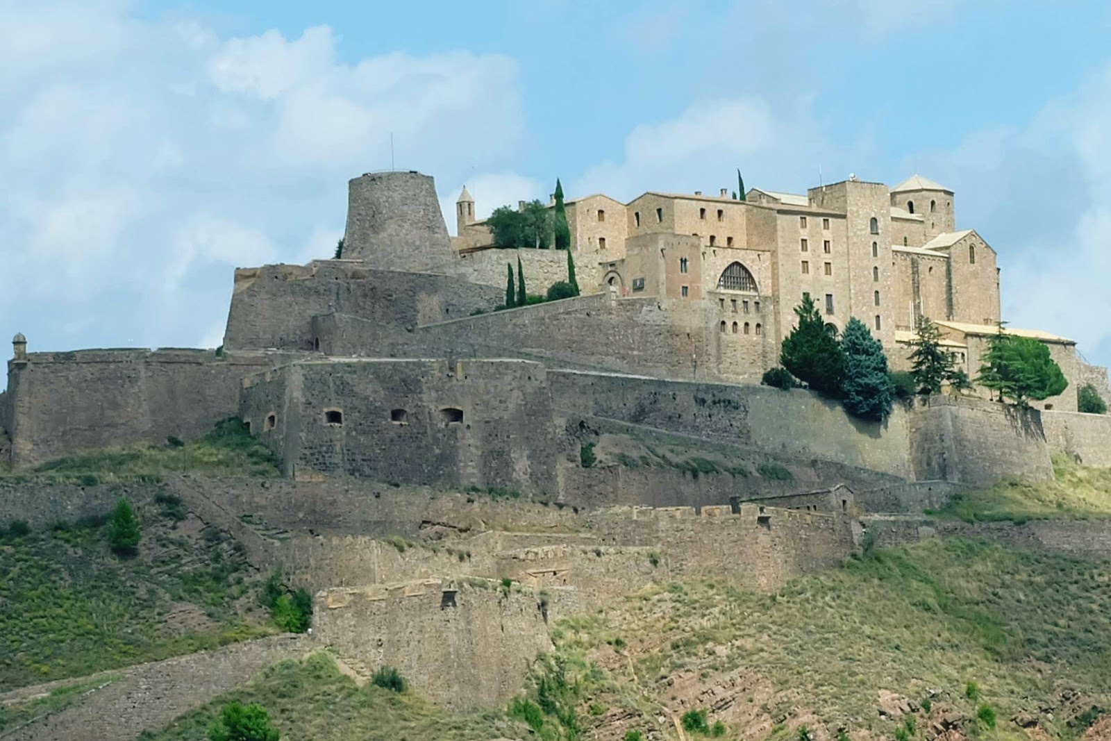 Rutas y paisajes de Catalunya: Descubre el Castillo de Cardona