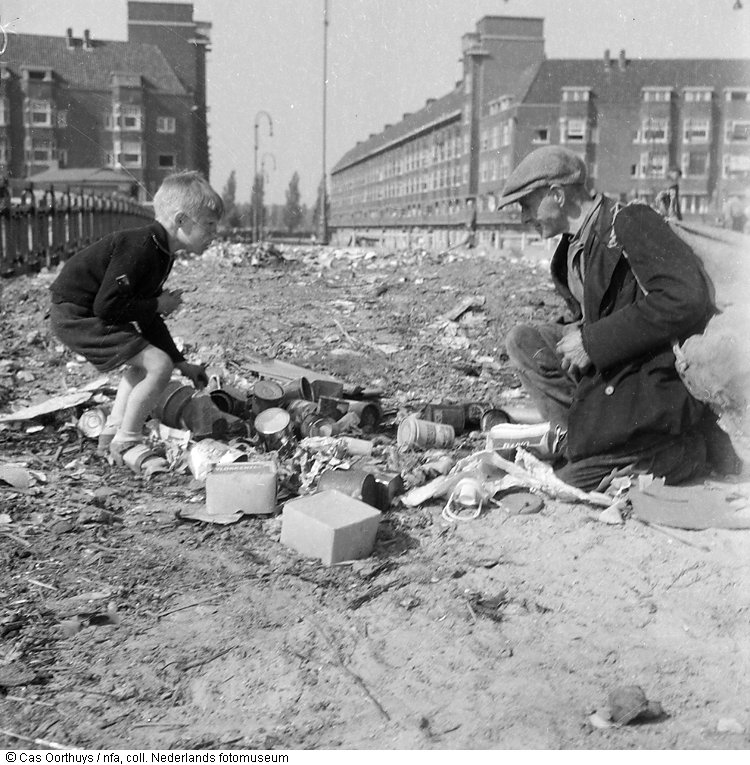 World 1900 - 1950: Dutch famine of 1944-1945 ( known as the Hongerwinter)