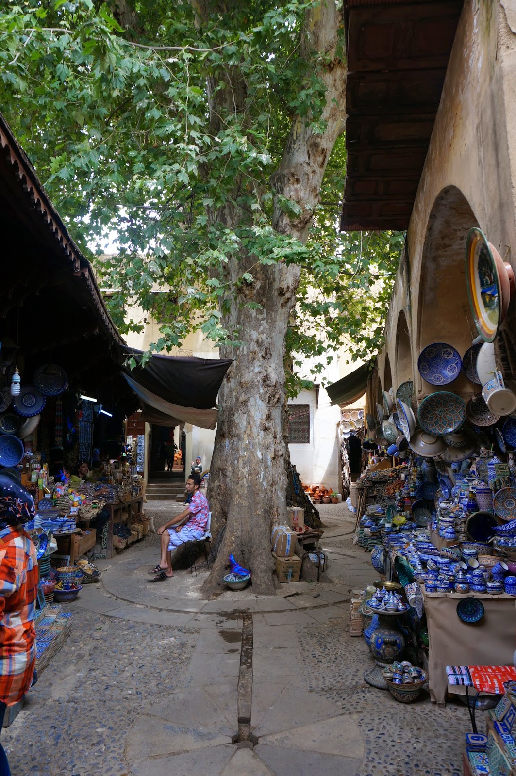 Eshkol HaKofer: BshHal [How much]? Shopping in the Henna Market of Fes