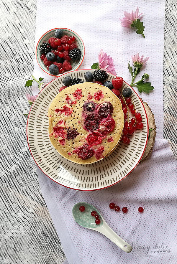 Pancakes de Avena y Frutos Rojos — Nunca es demasiado dulce