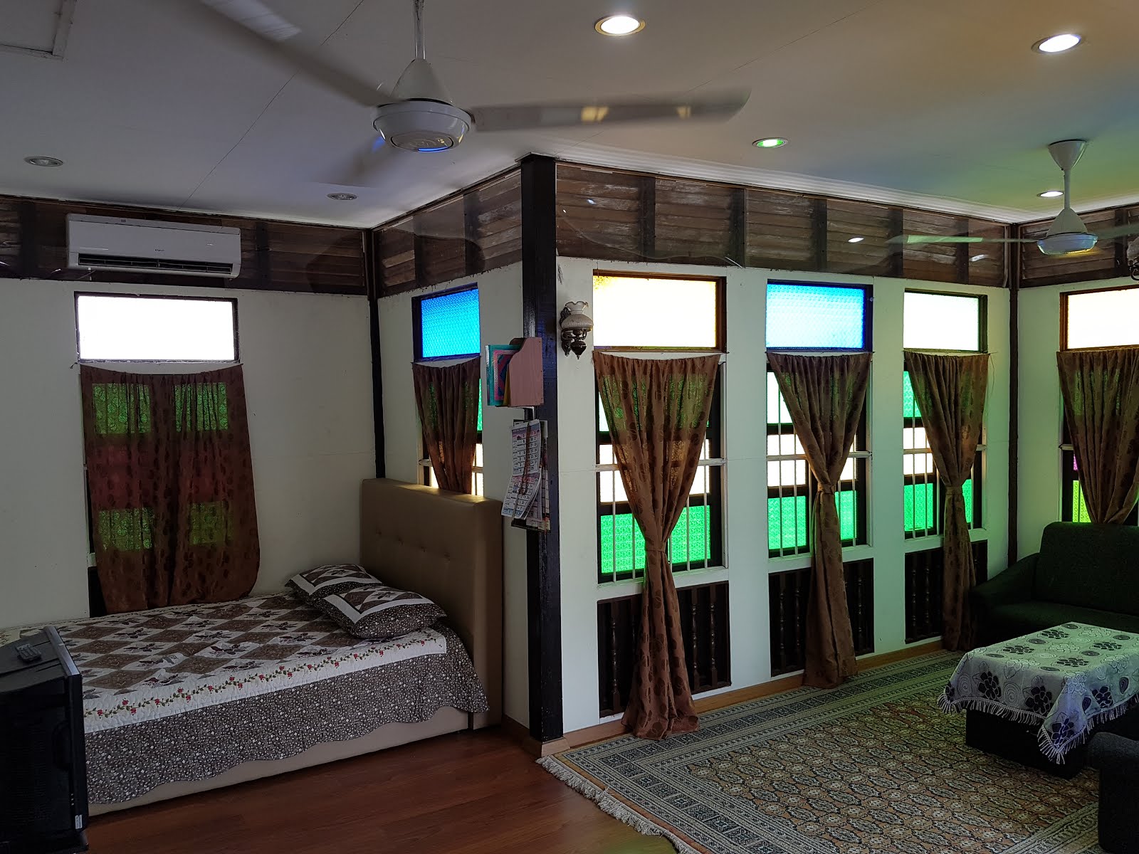 PENGINAPAN KLASIK ( HOMESTAY KEPALA BATAS )