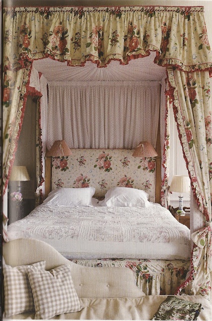 Eye For Design: Decorating Rose Patterned Interiors