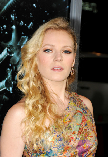 Wallpaper: Emma Bell Hairstyles