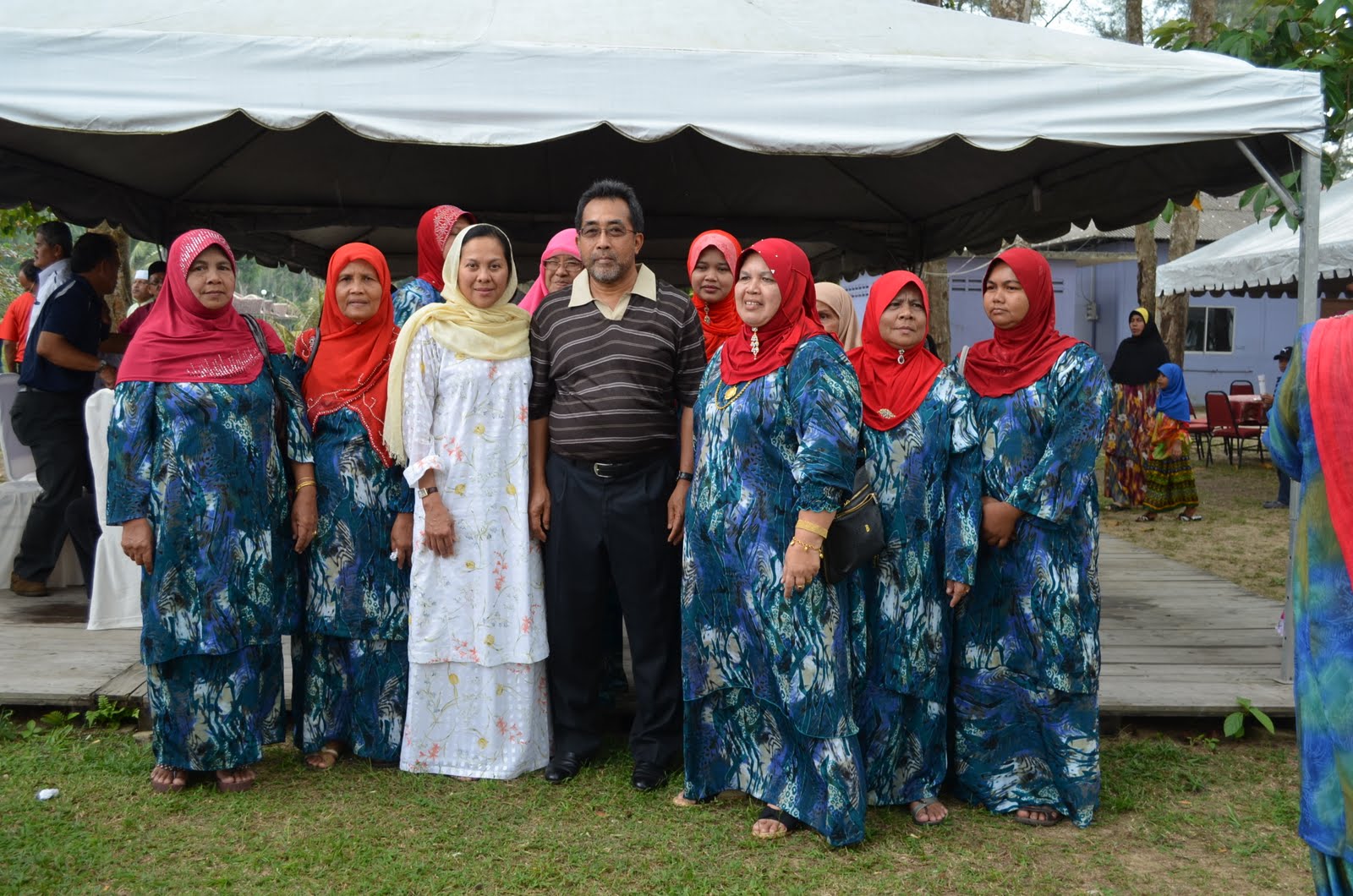 CHEDOQ BEACH RESORT: JAMUAN MAKAN TENGAH HARI TYT DATO' SRI DR ...
