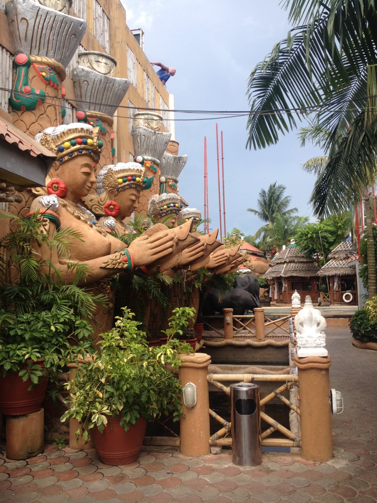 Isdaan Floating Resto: Isdaan Floating Restaurant -Calauan Laguna