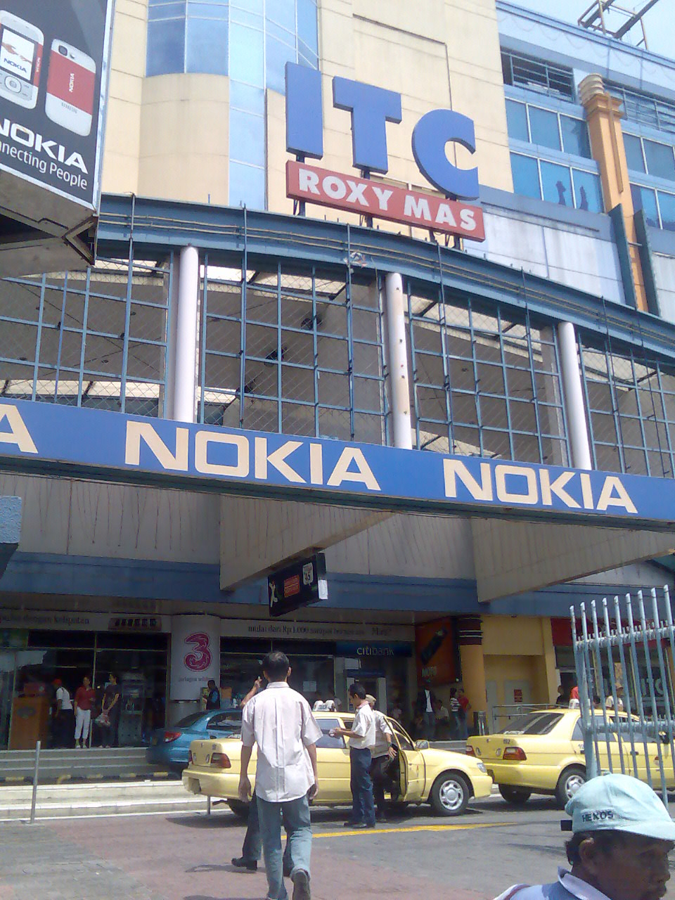 interpretasi sosial: transjakarta ke itc roxy mas /itc roxy square 2018