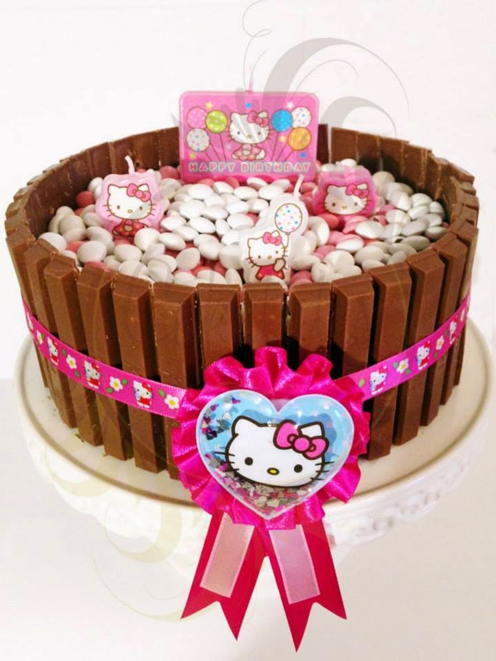 Caketutes Cake Designer: Bolo Kit Kat Hello Kitty