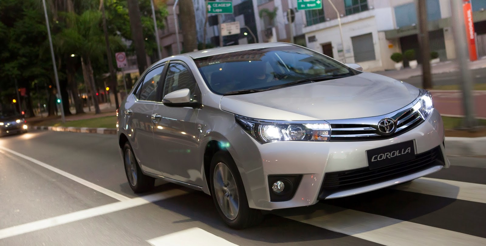 Enfim, os detalhes oficiais do Toyota Corolla 2015